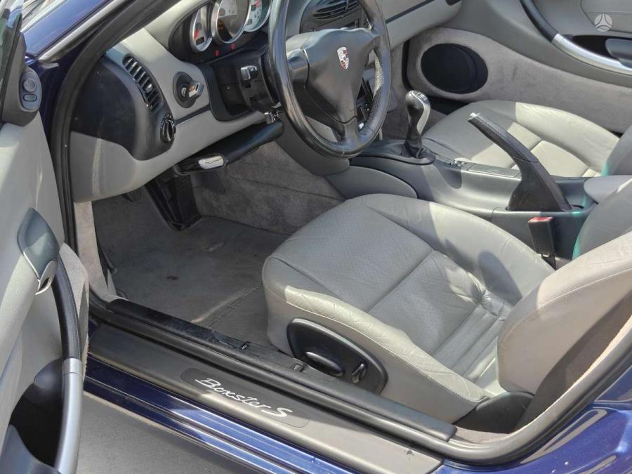 Blue Porsche Boxster 2001 in Vilnius, with an engine capacity of 3.18 L and mileage of 175 thousand km for 12600 €, photo 16 on AUTOMOTO.COM.LV