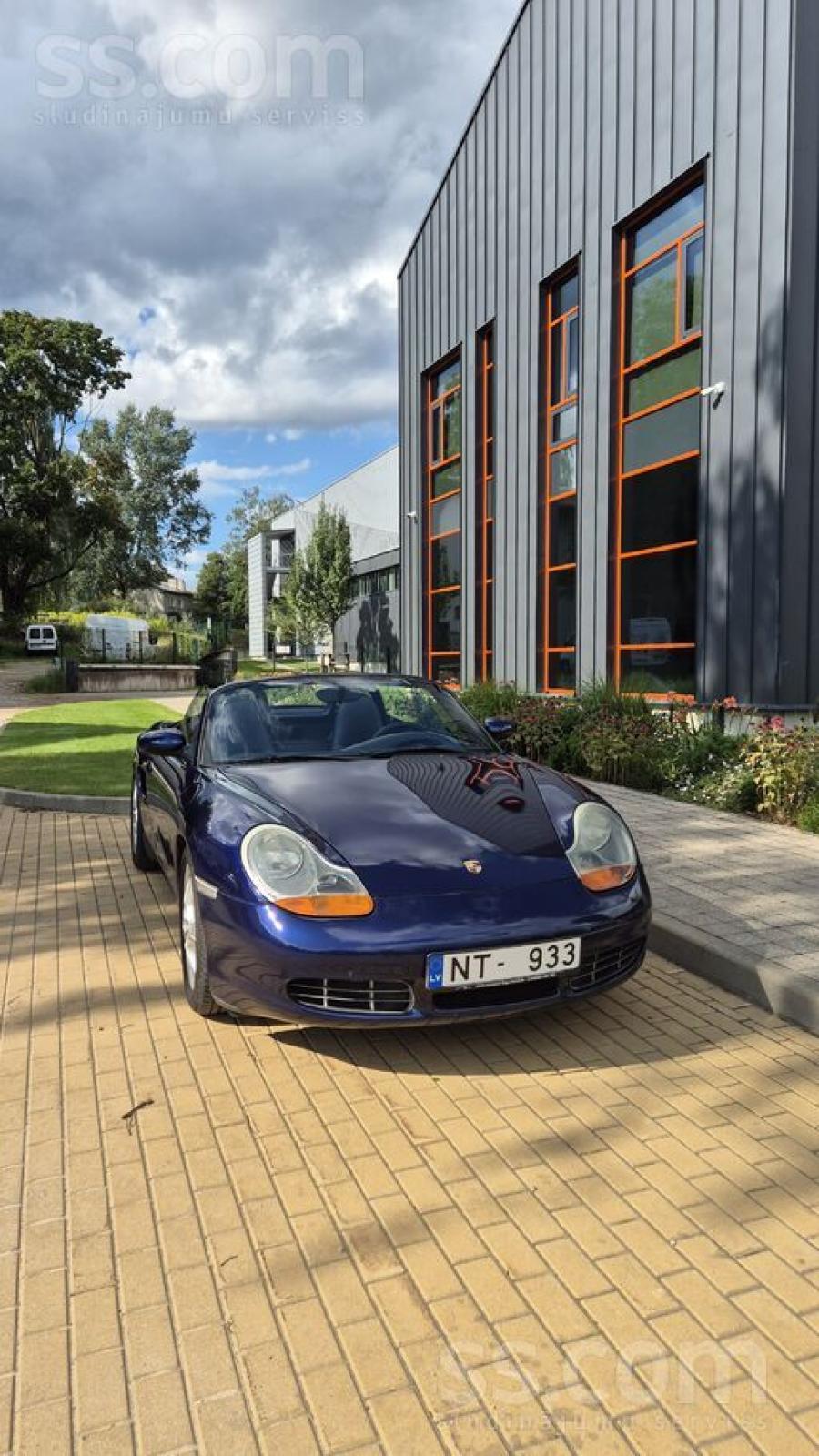 Blue Porsche Boxster 2002 in Riga, with an engine capacity of 3.20 L and mileage of 136 thousand km for 16000 €, photo 5 on AUTOMOTO.COM.LV