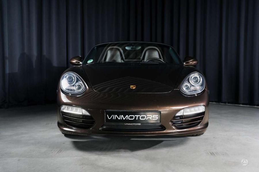 Brūns Porsche Boxster 2009 Viļņa, ar dzinēja tilpumu 2.89 L un nobraukumu 63 tūkst. km par 35000 €, foto 3 vietnē AUTOMOTO.COM.LV