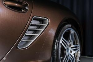 Brūns Porsche Boxster 2009 Viļņa, ar dzinēja tilpumu 2.89 L un nobraukumu 63 tūkst. km par 35000 €, foto 17 vietnē AUTOMOTO.COM.LV