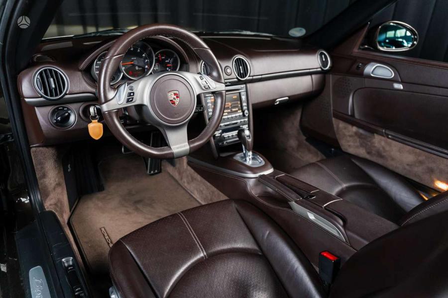 Brūns Porsche Boxster 2009 Viļņa, ar dzinēja tilpumu 2.89 L un nobraukumu 63 tūkst. km par 35000 €, foto 24 vietnē AUTOMOTO.COM.LV