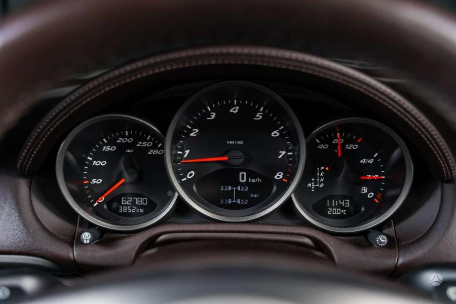 Brūns Porsche Boxster 2009 Viļņa, ar dzinēja tilpumu 2.89 L un nobraukumu 63 tūkst. km par 35000 €, foto 27 vietnē AUTOMOTO.COM.LV