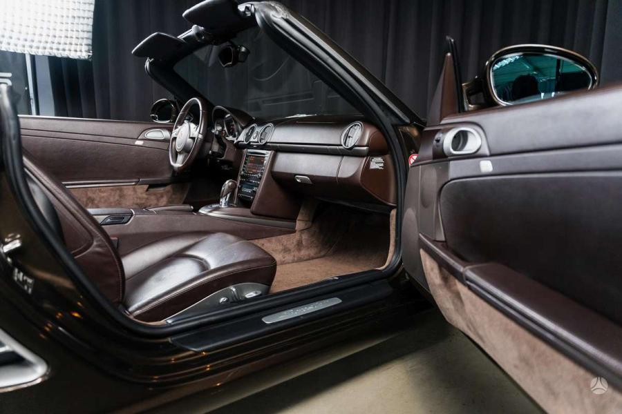 Brūns Porsche Boxster 2009 Viļņa, ar dzinēja tilpumu 2.89 L un nobraukumu 63 tūkst. km par 35000 €, foto 34 vietnē AUTOMOTO.COM.LV