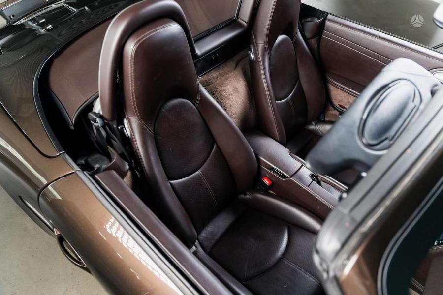 Brūns Porsche Boxster 2009 Viļņa, ar dzinēja tilpumu 2.89 L un nobraukumu 63 tūkst. km par 35000 €, foto 35 vietnē AUTOMOTO.COM.LV