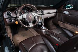 Brūns Porsche Boxster 2009 Viļņa, ar dzinēja tilpumu 2.89 L un nobraukumu 63 tūkst. km par 30000 €, foto 24 vietnē AUTOMOTO.COM.LV