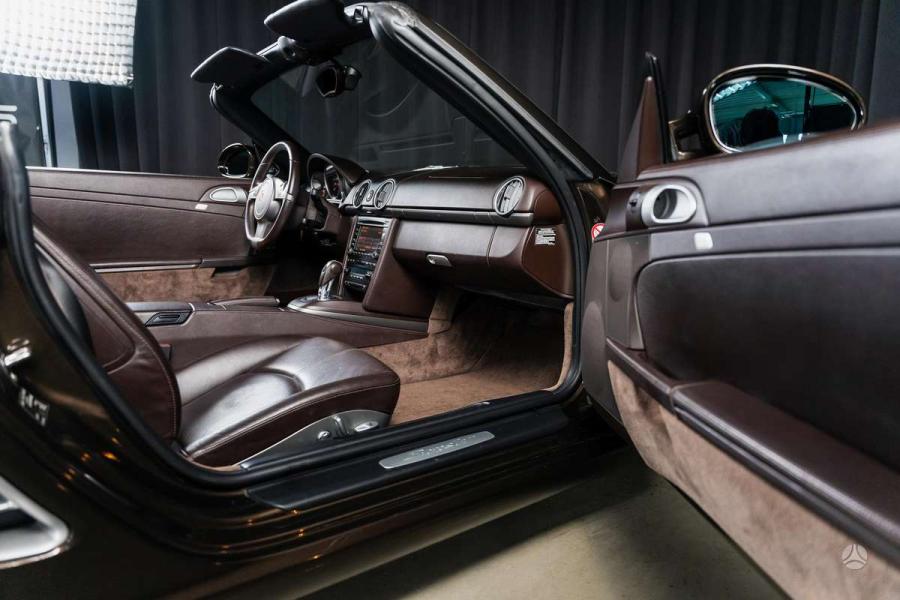 Brūns Porsche Boxster 2009 Viļņa, ar dzinēja tilpumu 2.89 L un nobraukumu 63 tūkst. km par 30000 €, foto 34 vietnē AUTOMOTO.COM.LV