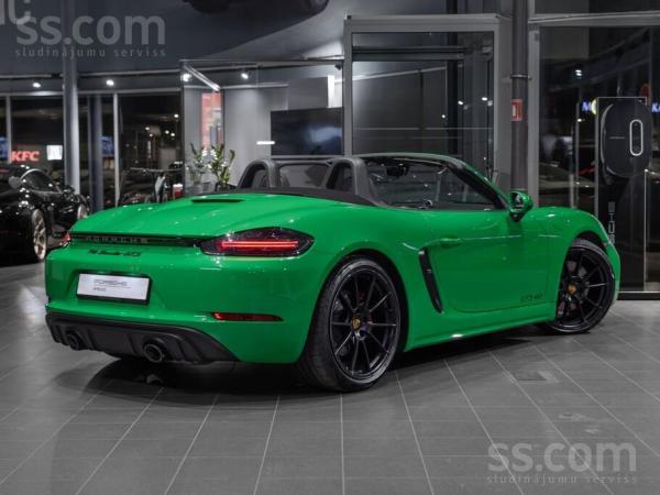 Green Porsche Boxster 2022 in Riga, with an engine capacity of 4.00 L and mileage of 42 thousand km for 79900 €, photo 3 on AUTOMOTO.COM.LV