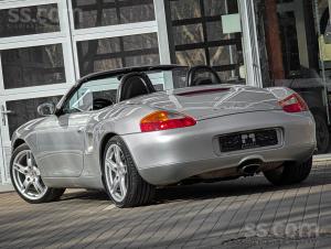 Grey Porsche Boxster 1997 in Jurmala, with an engine capacity of 2.50 L and mileage of 117 thousand km for 12990 €, photo 3 on AUTOMOTO.COM.LV