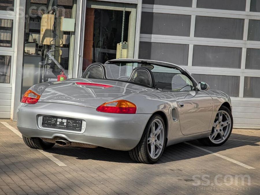 Grey Porsche Boxster 1997 in Jurmala, with an engine capacity of 2.50 L and mileage of 117 thousand km for 12990 €, photo 4 on AUTOMOTO.COM.LV