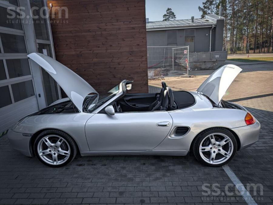 Grey Porsche Boxster 1997 in Jurmala, with an engine capacity of 2.50 L and mileage of 117 thousand km for 12990 €, photo 17 on AUTOMOTO.COM.LV