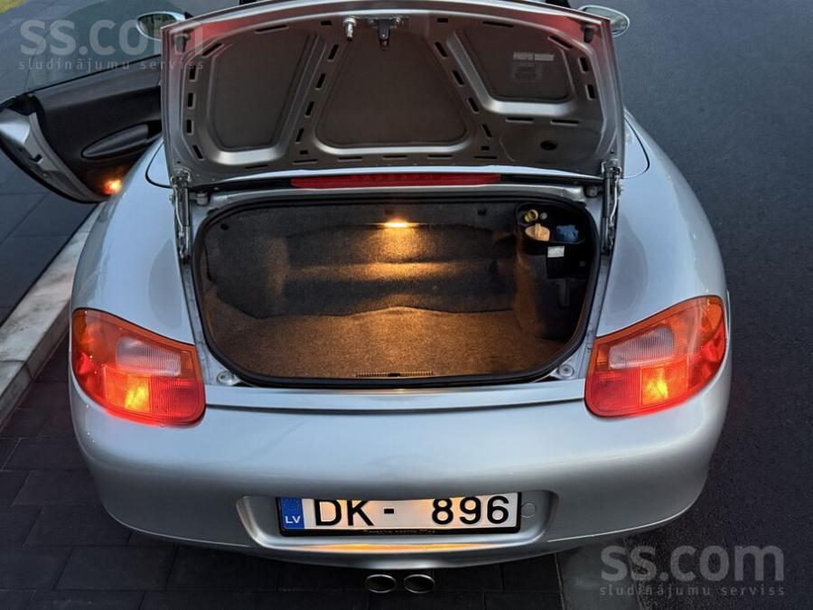 Pelēks Porsche Boxster 1997 Rīga, ar dzinēja tilpumu 2.50 L un nobraukumu 126 tūkst. km par 11500 €, foto 15 vietnē AUTOMOTO.COM.LV