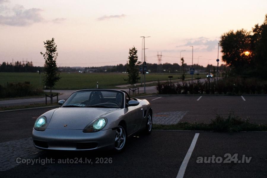 Pelēks Porsche Boxster 2000 Tartu, ar dzinēja tilpumu 2.70 L un nobraukumu 68 tūkst. km par 15500 €, foto 1 vietnē AUTOMOTO.COM.LV