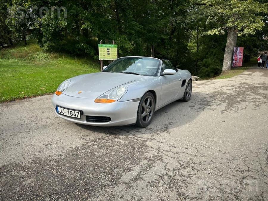 Pelēks Porsche Boxster 2000 Rīga, ar dzinēja tilpumu 2.70 L un nobraukumu 143 tūkst. km par 12500 €, foto 1 vietnē AUTOMOTO.COM.LV