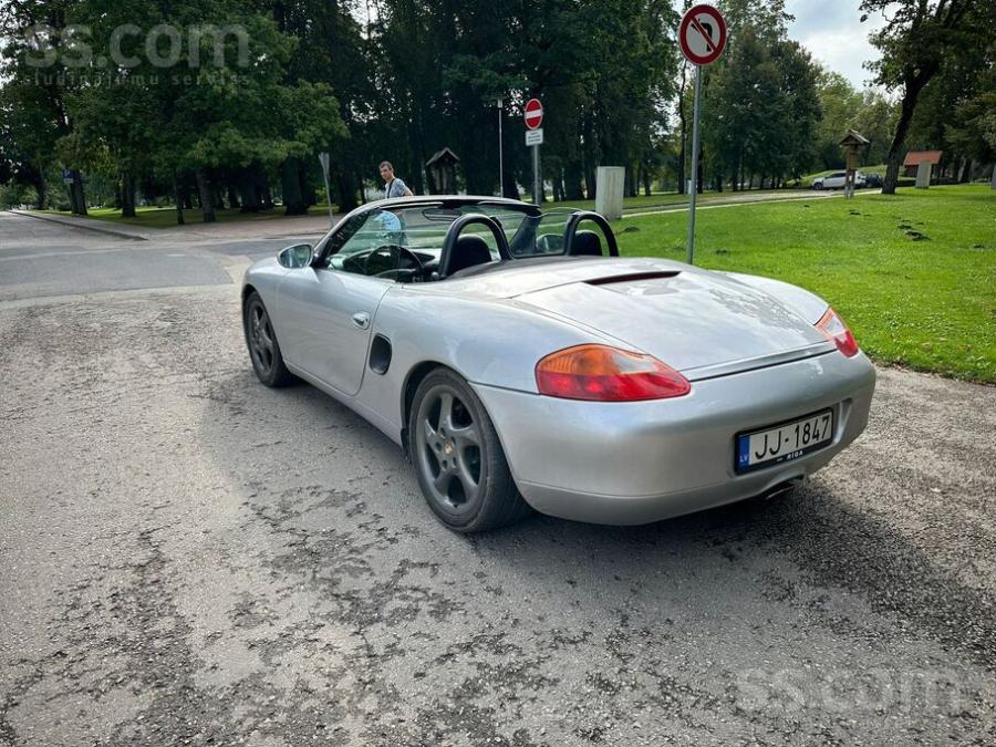Pelēks Porsche Boxster 2000 Rīga, ar dzinēja tilpumu 2.70 L un nobraukumu 143 tūkst. km par 12500 €, foto 4 vietnē AUTOMOTO.COM.LV