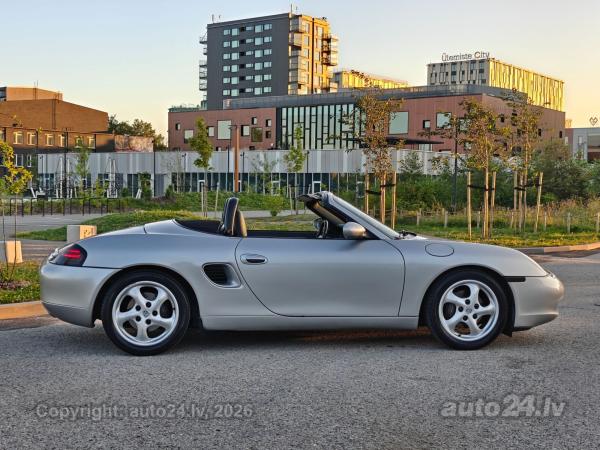 Pelēks Porsche Boxster 2000 Tallina, ar dzinēja tilpumu 2.70 L un nobraukumu 68 tūkst. km par 15900 €, foto 2 vietnē AUTOMOTO.COM.LV