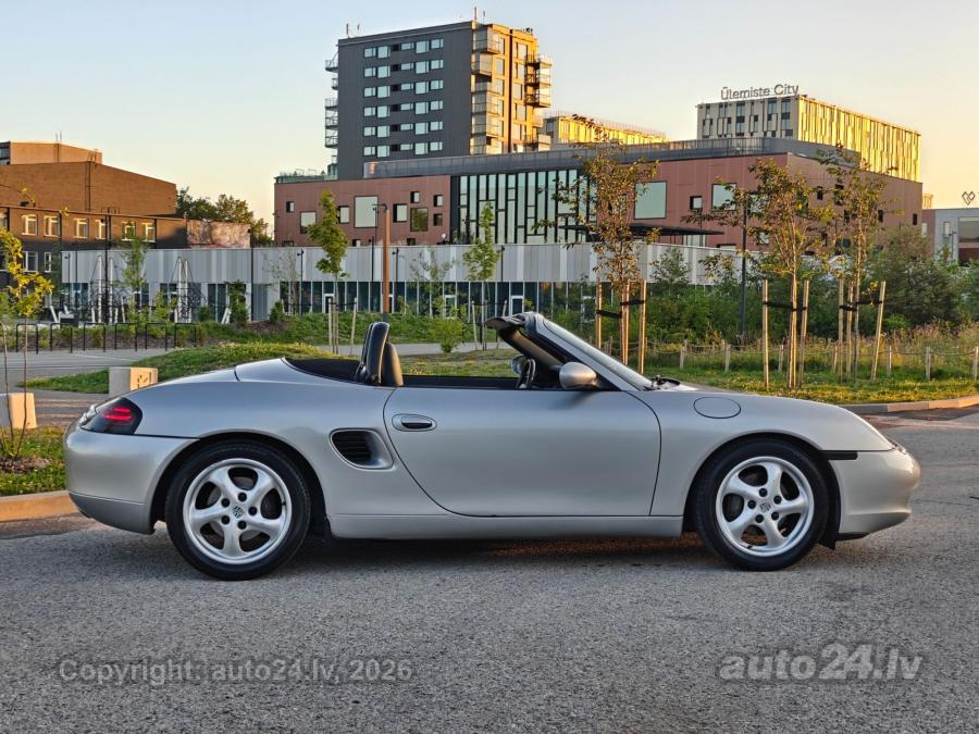 Pelēks Porsche Boxster 2000 Tallina, ar dzinēja tilpumu 2.70 L un nobraukumu 68 tūkst. km par 15900 €, foto 3 vietnē AUTOMOTO.COM.LV