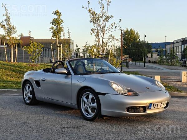 Pelēks Porsche Boxster 2000 Tallina, ar dzinēja tilpumu 2.70 L un nobraukumu 68 tūkst. km par 15900 €, foto 1 vietnē AUTOMOTO.COM.LV