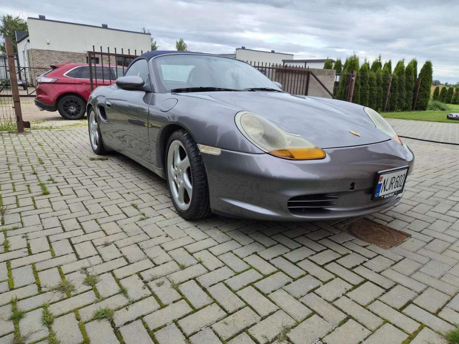 Grey Porsche Boxster 2001 in Kaunas, with an engine capacity of 2.69 L and mileage of 188 thousand km for 10900 €, photo 1 on AUTOMOTO.COM.LV