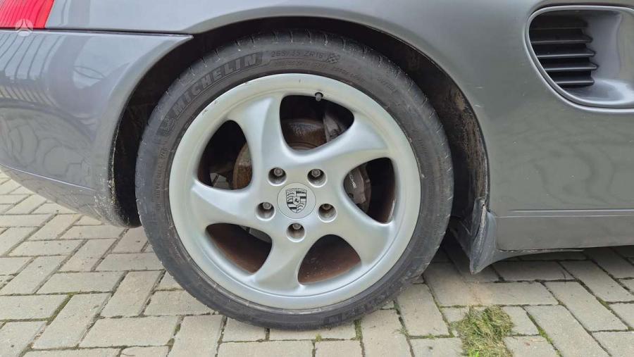 Grey Porsche Boxster 2001 in Kaunas, with an engine capacity of 2.69 L and mileage of 188 thousand km for 10900 €, photo 27 on AUTOMOTO.COM.LV