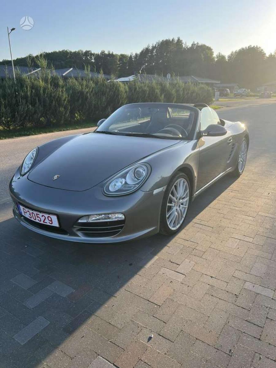 Pelēks Porsche Boxster 2010 Alīta, ar dzinēja tilpumu 2.90 L un nobraukumu 194 tūkst. km par 21900 €, foto 1 vietnē AUTOMOTO.COM.LV
