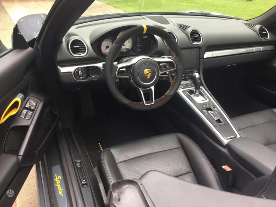 Grey Porsche Boxster 2017 in Tartu, with an engine capacity of 2.00 L and mileage of 75 thousand km for 58000 €, photo 8 on AUTOMOTO.COM.LV
