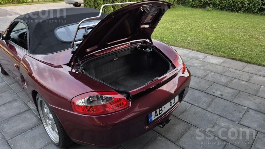 Red Porsche Boxster 1997 in Riga, with an engine capacity of 2.70 L and mileage of 160 thousand km for 15000 €, photo 15 on AUTOMOTO.COM.LV