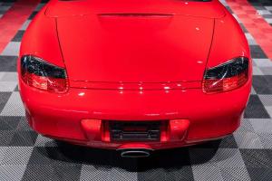 Sarkans Porsche Boxster 1999 Viļņa, ar dzinēja tilpumu 2.48 L un nobraukumu 151 tūkst. km par 11500 €, foto 15 vietnē AUTOMOTO.COM.LV