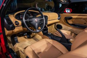 Sarkans Porsche Boxster 1999 Viļņa, ar dzinēja tilpumu 2.48 L un nobraukumu 151 tūkst. km par 11500 €, foto 33 vietnē AUTOMOTO.COM.LV
