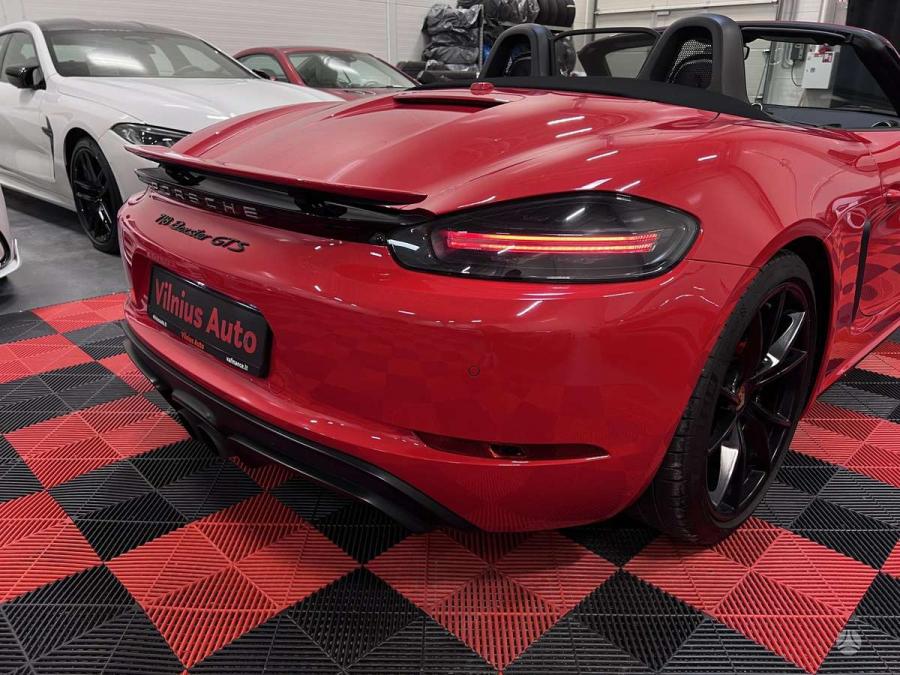 Sarkans Porsche Boxster 2018 Viļņa, ar dzinēja tilpumu 2.50 L un nobraukumu 53 tūkst. km par 59000 €, foto 10 vietnē AUTOMOTO.COM.LV