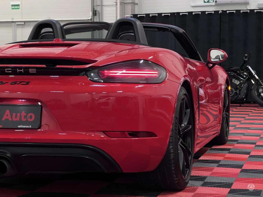 Sarkans Porsche Boxster 2018 Viļņa, ar dzinēja tilpumu 2.50 L un nobraukumu 53 tūkst. km par 59000 €, foto 11 vietnē AUTOMOTO.COM.LV
