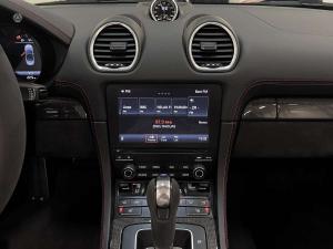 Sarkans Porsche Boxster 2018 Viļņa, ar dzinēja tilpumu 2.50 L un nobraukumu 53 tūkst. km par 59000 €, foto 24 vietnē AUTOMOTO.COM.LV