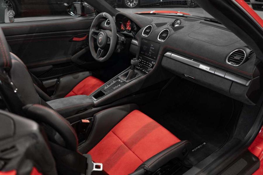 Red Porsche Boxster 2024 in Riga, with an engine capacity of 4.00 L and mileage of 23 thousand km for 145000 €, photo 13 on AUTOMOTO.COM.LV