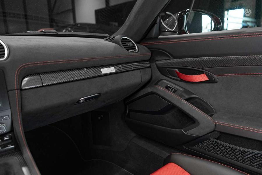 Red Porsche Boxster 2024 in Riga, with an engine capacity of 4.00 L and mileage of 23 thousand km for 145000 €, photo 31 on AUTOMOTO.COM.LV