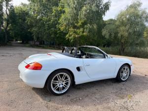 White Porsche Boxster 1997 in Riga, with an engine capacity of 2.50 L and mileage of 54 thousand km for 19500 €, photo 4 on AUTOMOTO.COM.LV