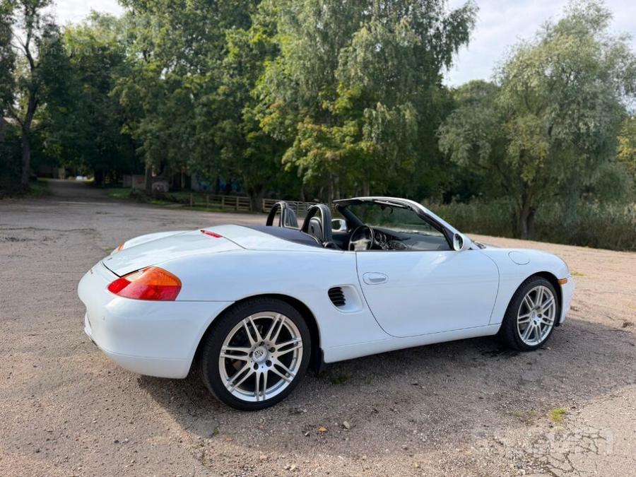 White Porsche Boxster 1997 in Riga, with an engine capacity of 2.50 L and mileage of 54 thousand km for 19500 €, photo 4 on AUTOMOTO.COM.LV