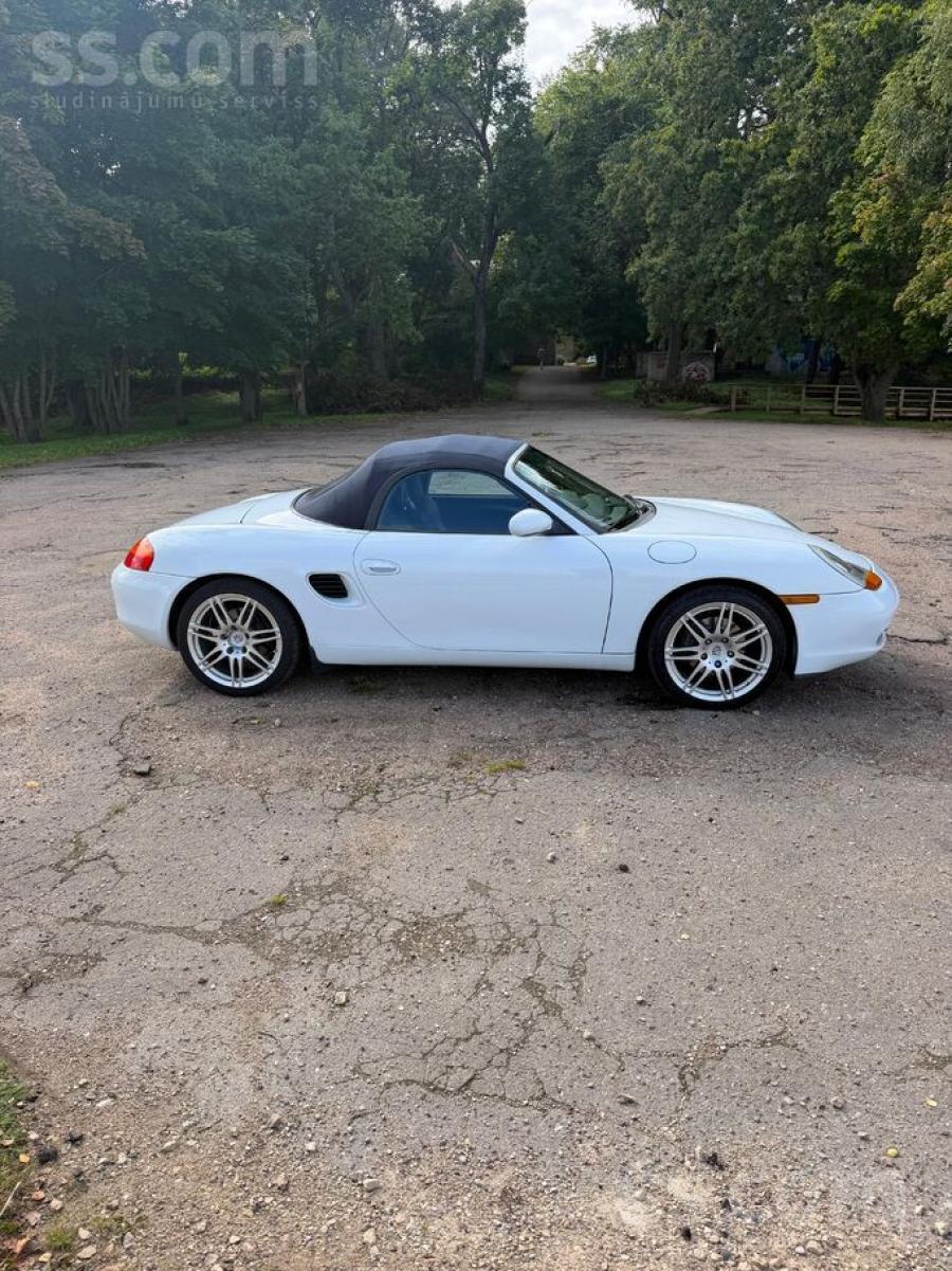 White Porsche Boxster 1997 in Riga, with an engine capacity of 2.50 L and mileage of 54 thousand km for 19500 €, photo 5 on AUTOMOTO.COM.LV
