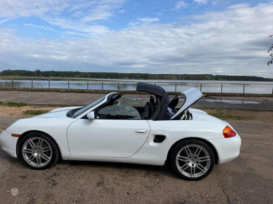 White Porsche Boxster 1997 in Riga, with an engine capacity of 2.50 L and mileage of 54 thousand km for 19500 €, photo 6 on AUTOMOTO.COM.LV