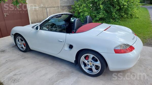 White Porsche Boxster 2002 in Riga, with an engine capacity of 3.20 L and mileage of 59 thousand km for 24990 €, photo 7 on AUTOMOTO.COM.LV