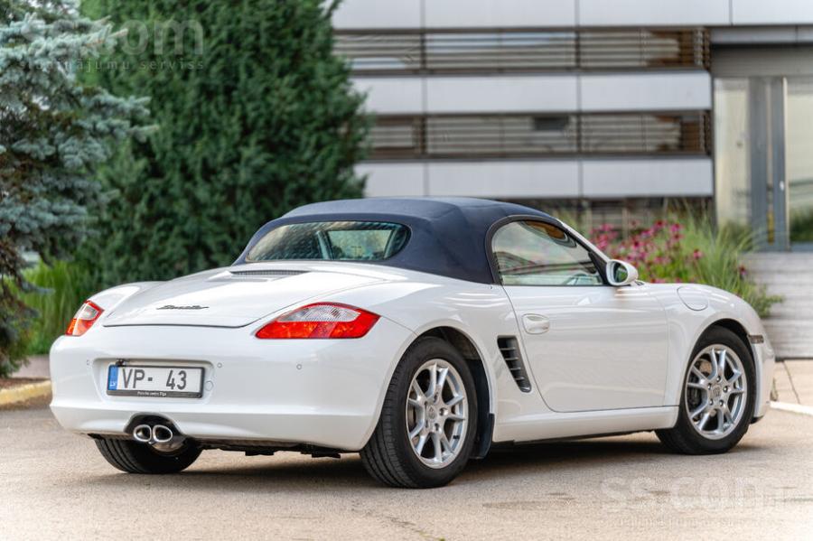 White Porsche Boxster 2007 in Riga, with an engine capacity of 2.70 L and mileage of 113 thousand km for 18000 €, photo 3 on AUTOMOTO.COM.LV