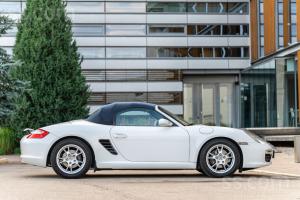 White Porsche Boxster 2007 in Riga, with an engine capacity of 2.70 L and mileage of 113 thousand km for 18000 €, photo 7 on AUTOMOTO.COM.LV