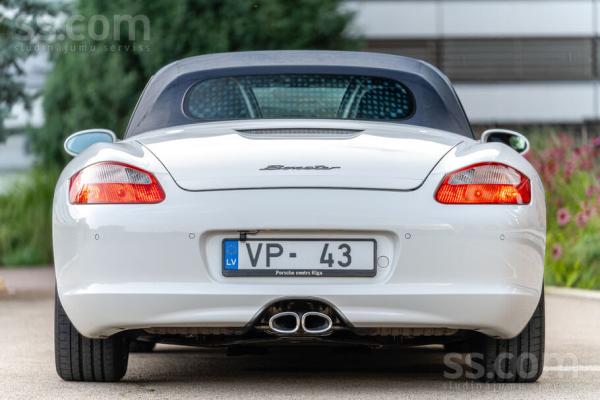 White Porsche Boxster 2007 in Riga, with an engine capacity of 2.70 L and mileage of 113 thousand km for 18000 €, photo 8 on AUTOMOTO.COM.LV