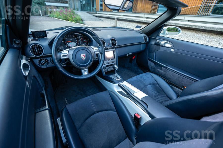 White Porsche Boxster 2007 in Riga, with an engine capacity of 2.70 L and mileage of 113 thousand km for 18000 €, photo 14 on AUTOMOTO.COM.LV