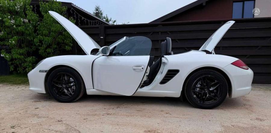 White Porsche Boxster 2009 in Vilnius, with an engine capacity of 2.89 L and mileage of 210 thousand km for 20000 €, photo 16 on AUTOMOTO.COM.LV
