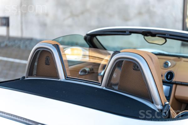 White Porsche Boxster 2010 in Riga, with an engine capacity of 2.90 L and mileage of 80 thousand km for 29000 €, photo 9 on AUTOMOTO.COM.LV