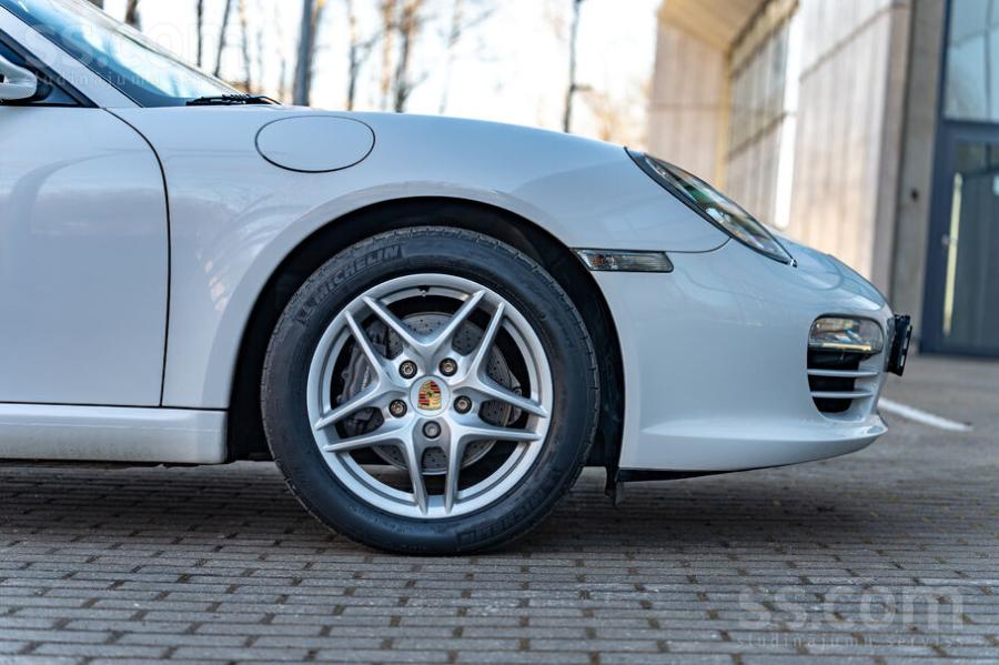 White Porsche Boxster 2010 in Riga, with an engine capacity of 2.90 L and mileage of 80 thousand km for 29000 €, photo 11 on AUTOMOTO.COM.LV