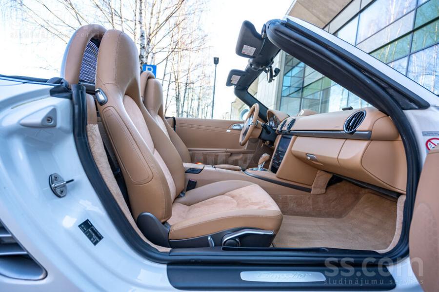 White Porsche Boxster 2010 in Riga, with an engine capacity of 2.90 L and mileage of 80 thousand km for 29000 €, photo 16 on AUTOMOTO.COM.LV