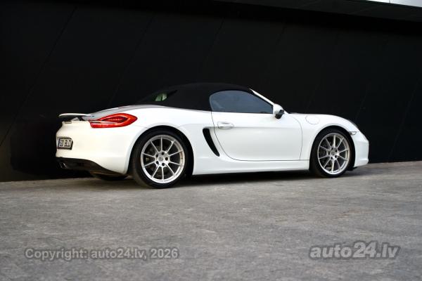 White Porsche Boxster 2015 in Tallinn, with an engine capacity of 2.70 L and mileage of 19 thousand km for 49999 €, photo 3 on AUTOMOTO.COM.LV