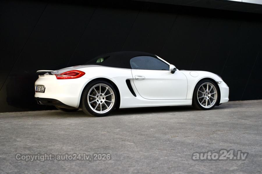 White Porsche Boxster 2015 in Tallinn, with an engine capacity of 2.70 L and mileage of 19 thousand km for 49999 €, photo 4 on AUTOMOTO.COM.LV