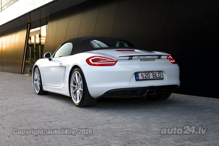White Porsche Boxster 2015 in Tallinn, with an engine capacity of 2.70 L and mileage of 19 thousand km for 49999 €, photo 5 on AUTOMOTO.COM.LV