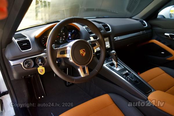 White Porsche Boxster 2015 in Tallinn, with an engine capacity of 2.70 L and mileage of 19 thousand km for 49999 €, photo 6 on AUTOMOTO.COM.LV